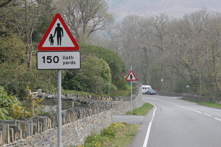 Distance signs – Metrication UK